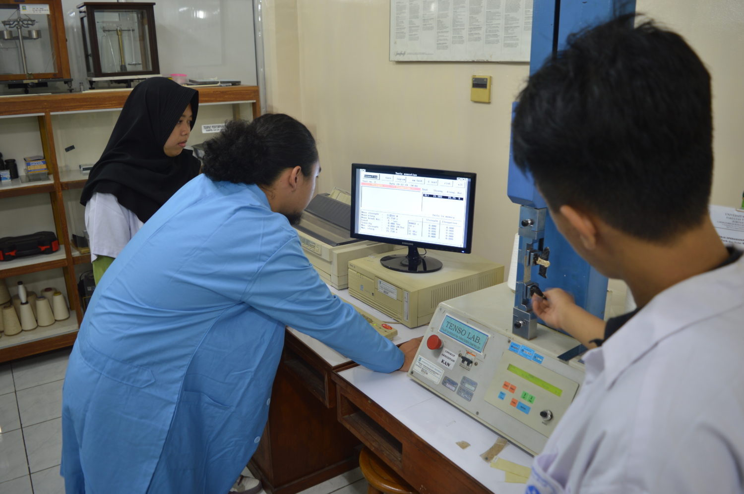 Laboratorium Manufaktur dan Pengujian Tekstil - Rekayasa Tekstil UII